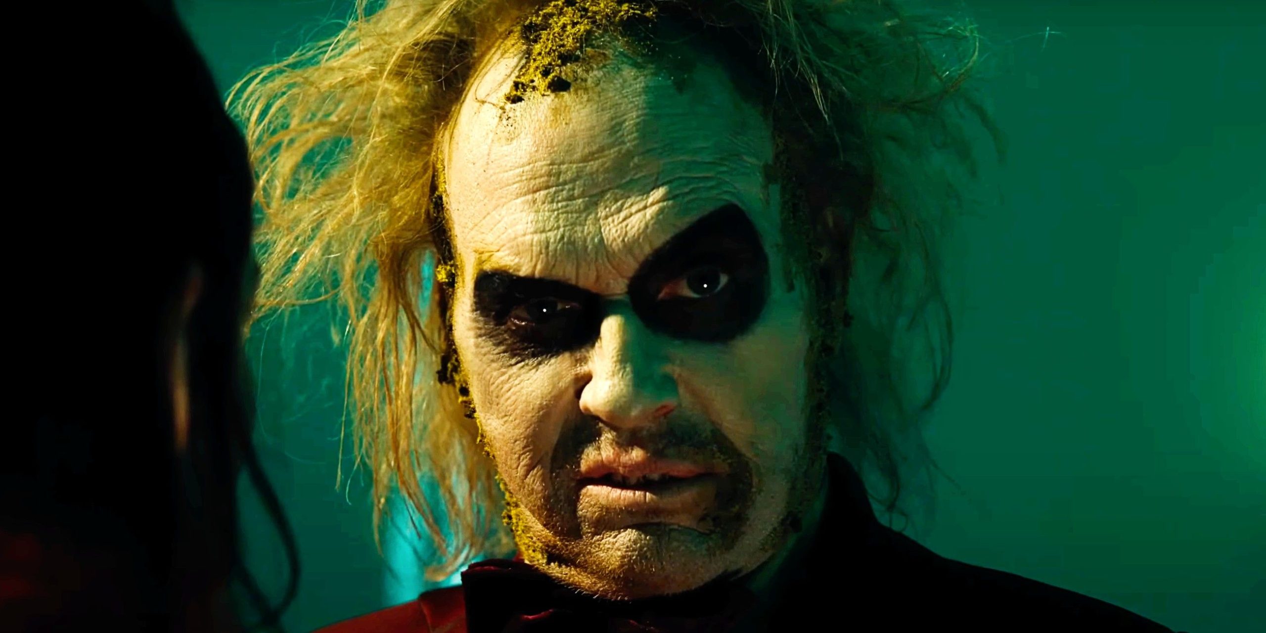 Personazhet e Beetlejuice janë transformuar në një stil rrëqethës ...